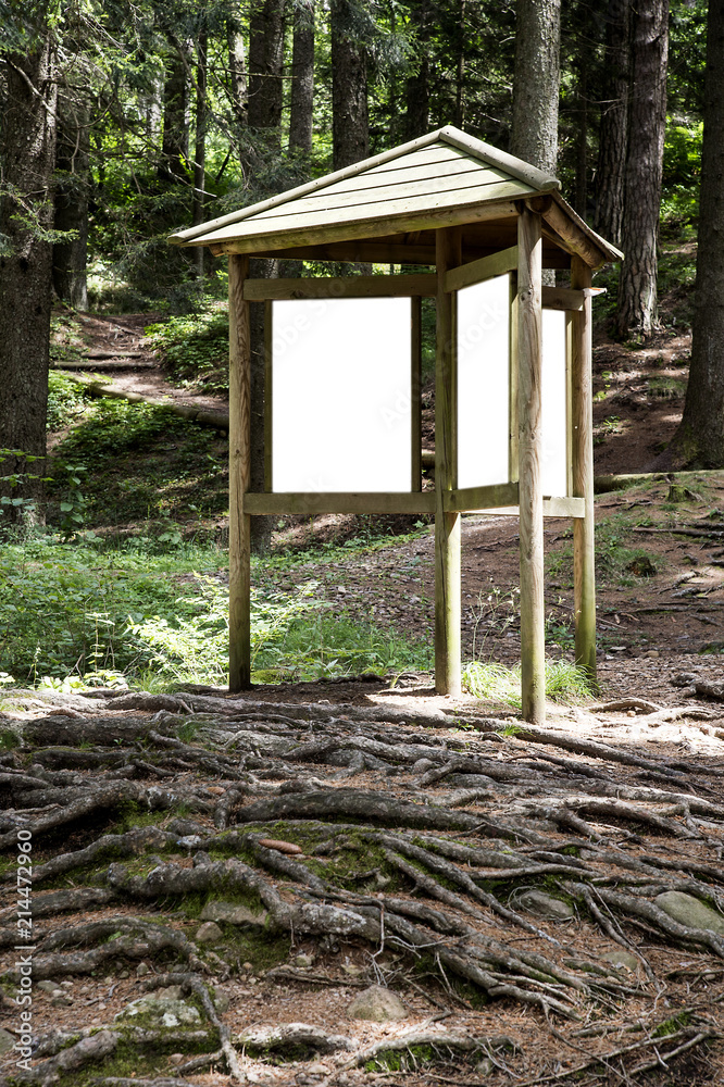 Cartelli di informazioni nel bosco Stock Photo | Adobe Stock
