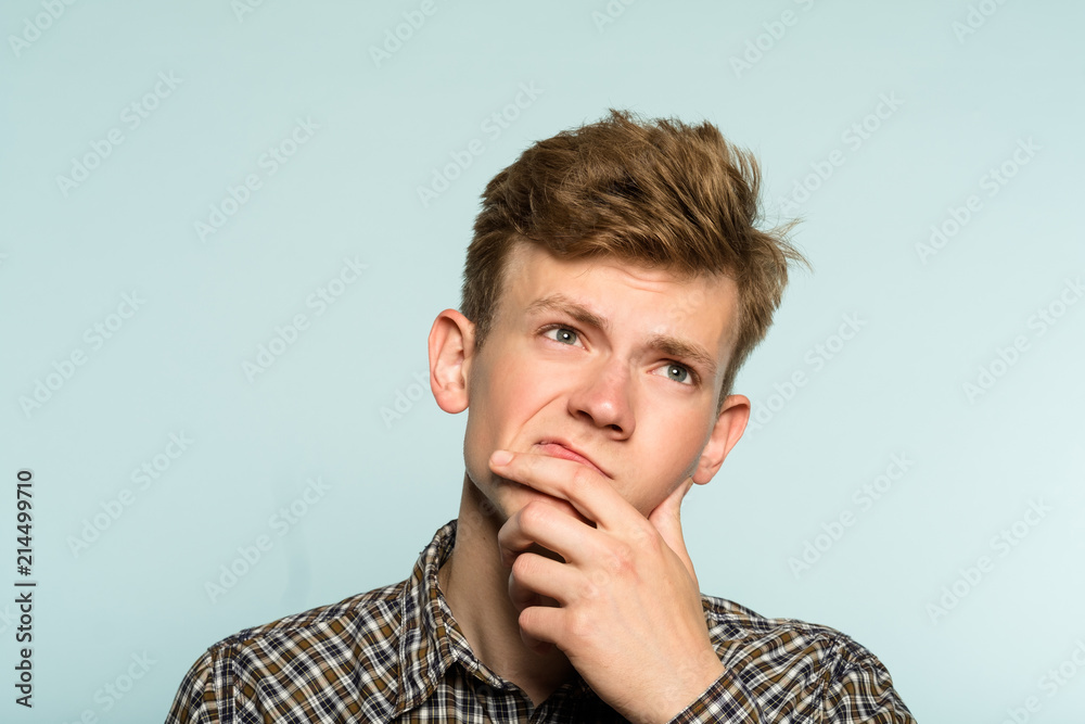 Foto De Puzzled Confused Man Scratching His Chin Thinking Of Smth