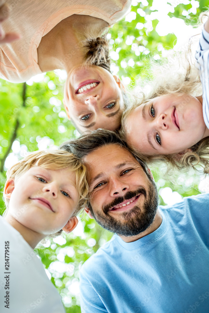 Glücklicher Vater und Familie Stock Photo | Adobe Stock