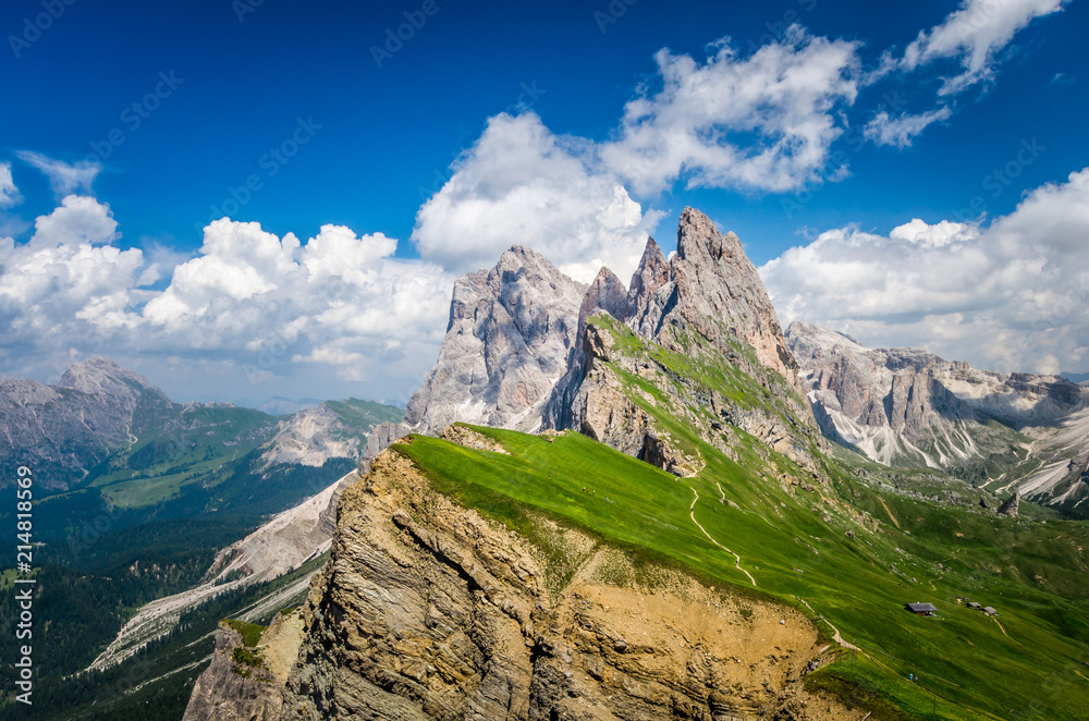 Foto de Gruppo delle Odle, view from Seceda. Puez Odle massif in ...