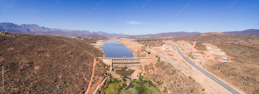 Foto de Aerial view over the very dry Clanwilliam dam in the Western ...