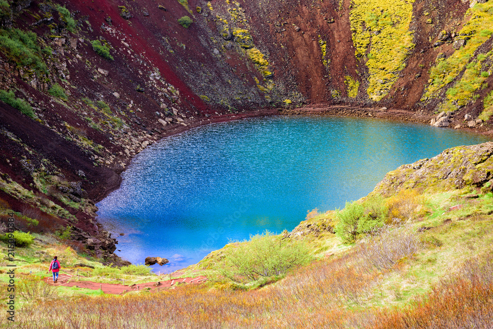 Kerið, lago de cráter volcánico en la ruta del Círculo Dorado de ...