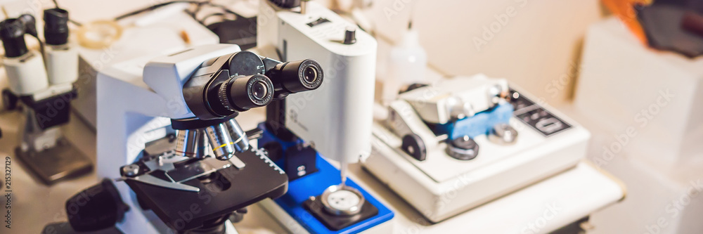 A sample preparation table in a laboratory with an optical microscope ...