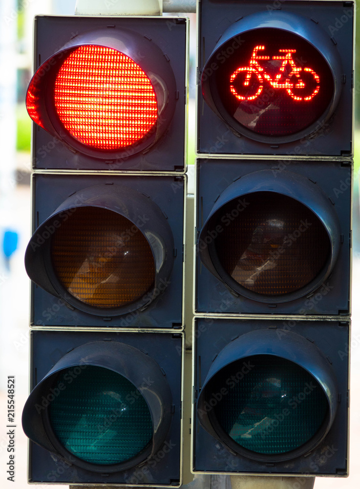Halten, rote Ampeln Stock-Foto | Adobe Stock