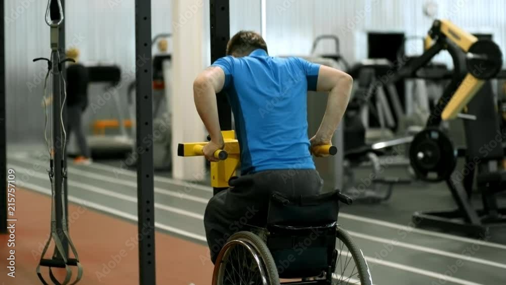 Video „Tilt up with rear view of paraplegic man in wheelchair doing ...