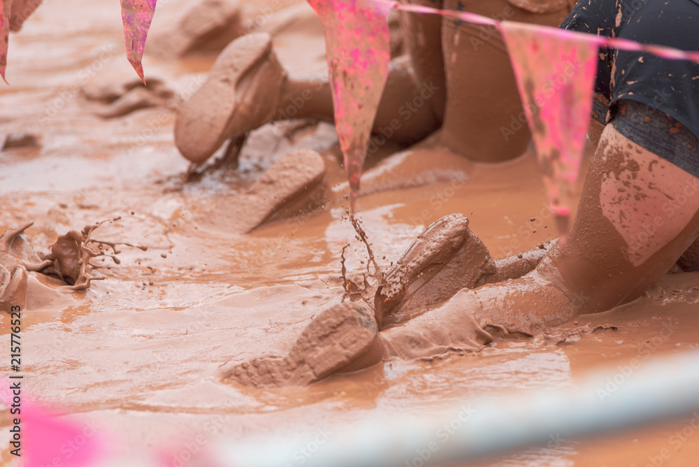 mud race runner women crawling in the mud under obstacles Stock Photo ...