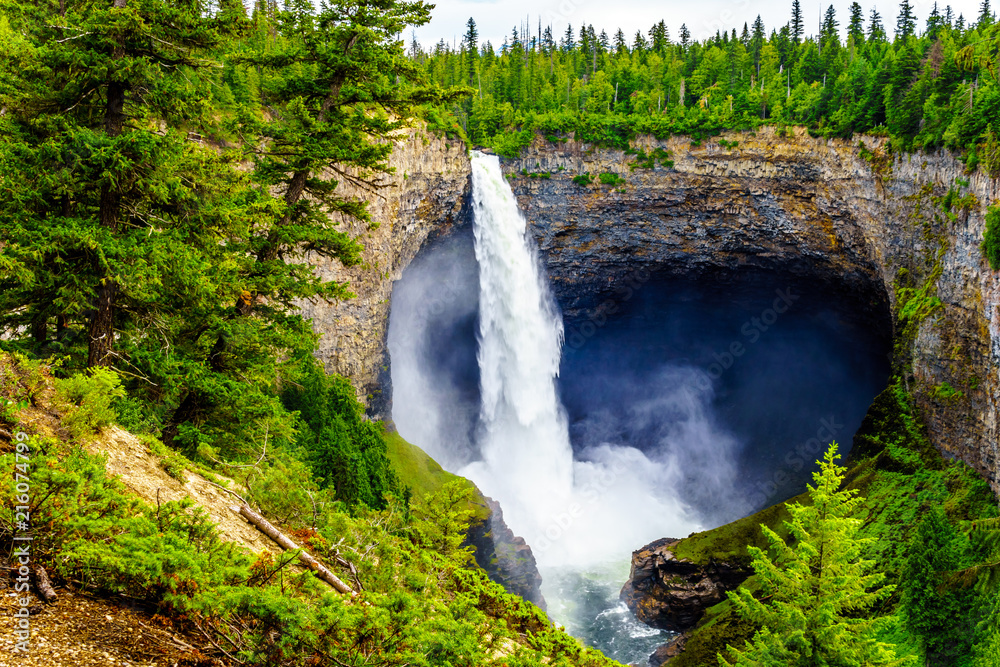 Helmcken Falls, the most famous waterfall in Wells Gray Provincial Park ...