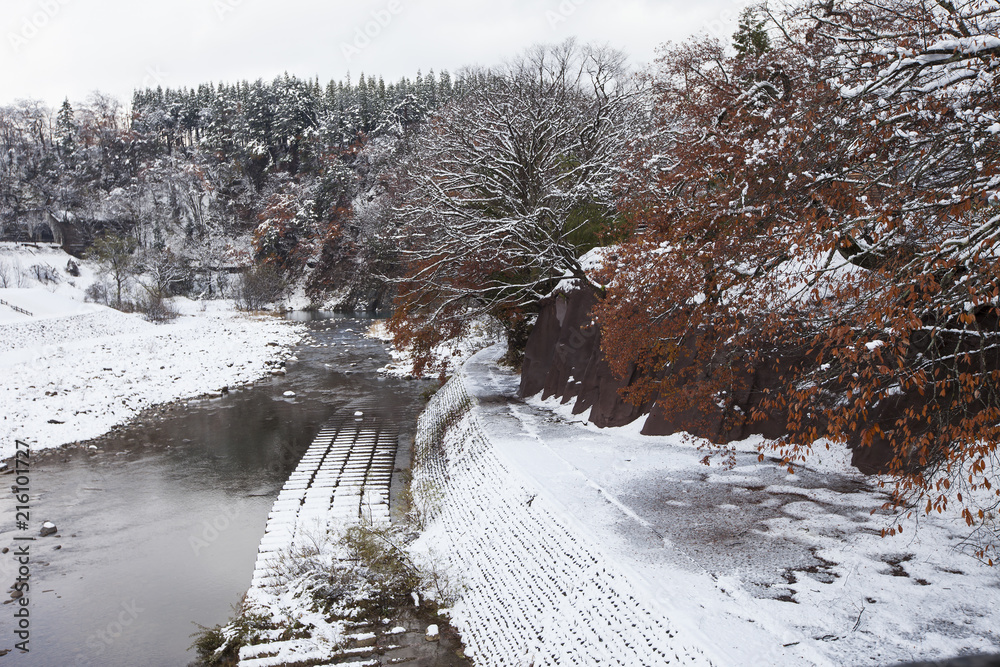 Shogawa river and historic Japanese village Shirakawa-go at winter, one ...