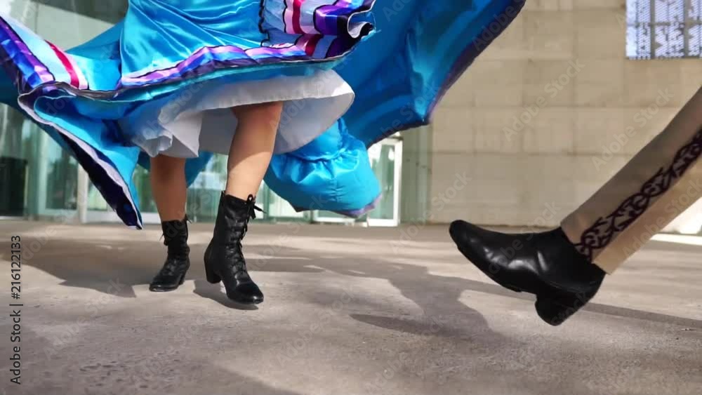 baile tipico mexicano de folclor / typical Mexican dance of folklore ...