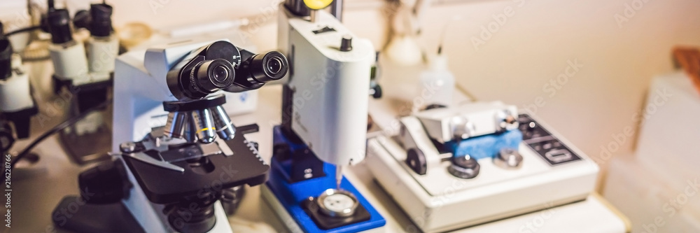 A sample preparation table in a laboratory with an optical microscope ...