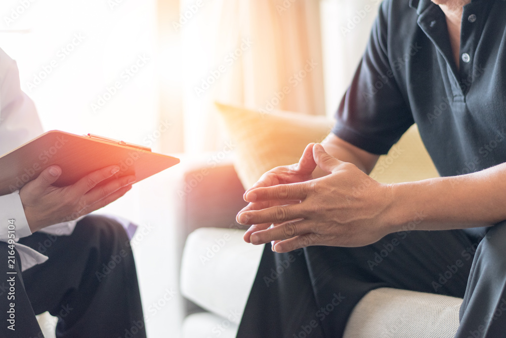 Stockfoto Urologist Doctor Giving Consult For Prostate Problems To