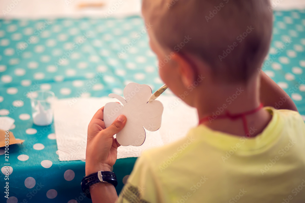 Foto de Children hands making artworks with wood and paint crafts ...