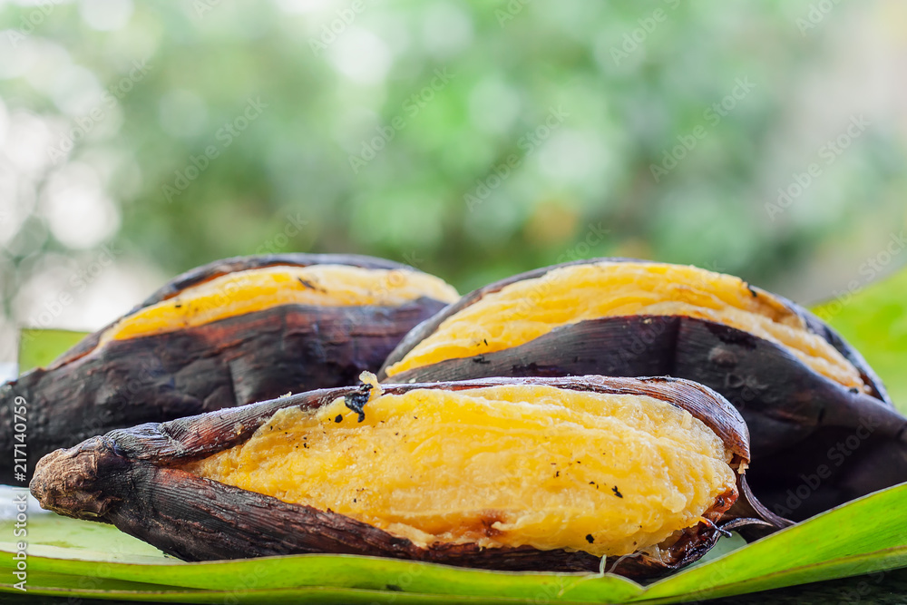 Delicious grill silver bluggoe banana on banana leaf against blurred ...