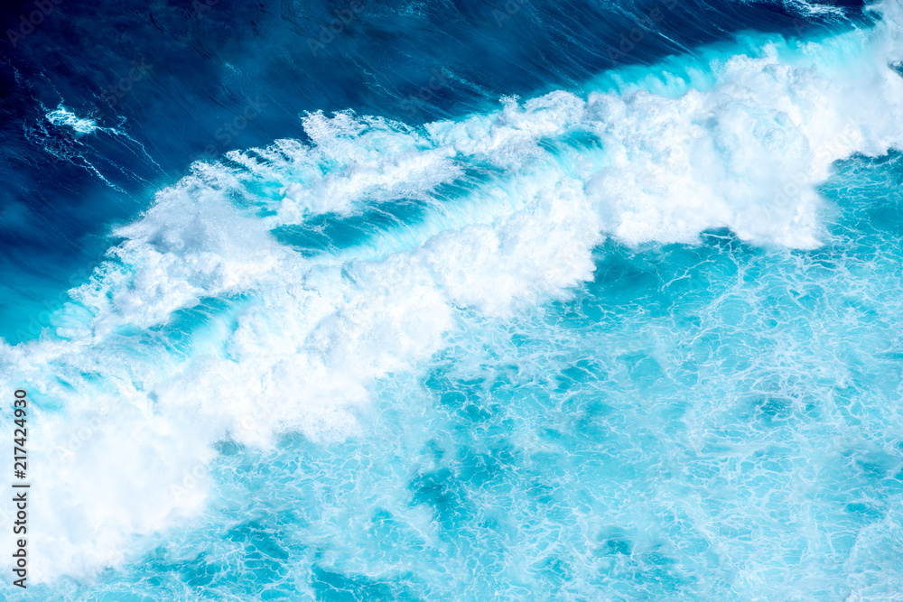 Pattern of Ariel view waves. The viewpoints at Kelingking Secret Point ...