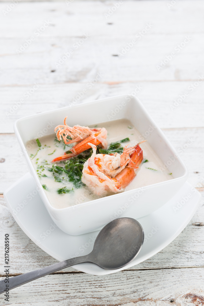 Foto de Shrimp and Paco fern (Diplazium esculentum) boil with coconut ...