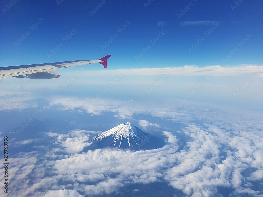 Top view of fuji mountain and wing of the air plane from window ...