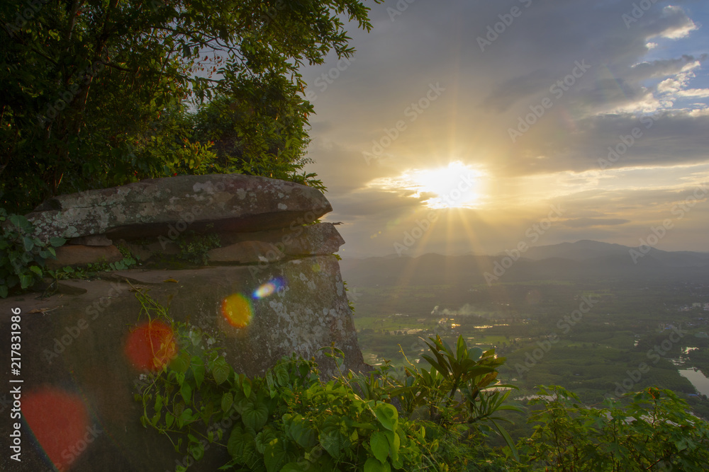 Lens Flare caused by backlight photography./Sunshine When we take ...