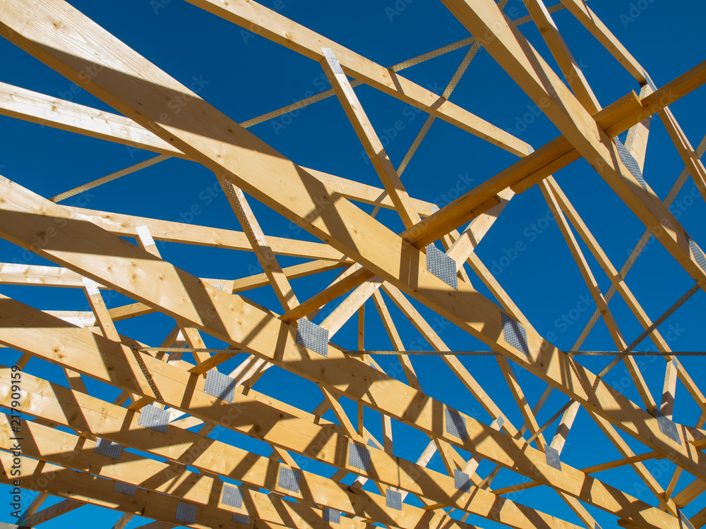 Dachkonstruktion mit Holzbalken Stock Photo | Adobe Stock