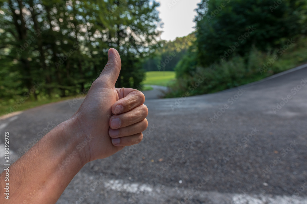Daumen rauf im Strassenverkehr Stock Photo | Adobe Stock
