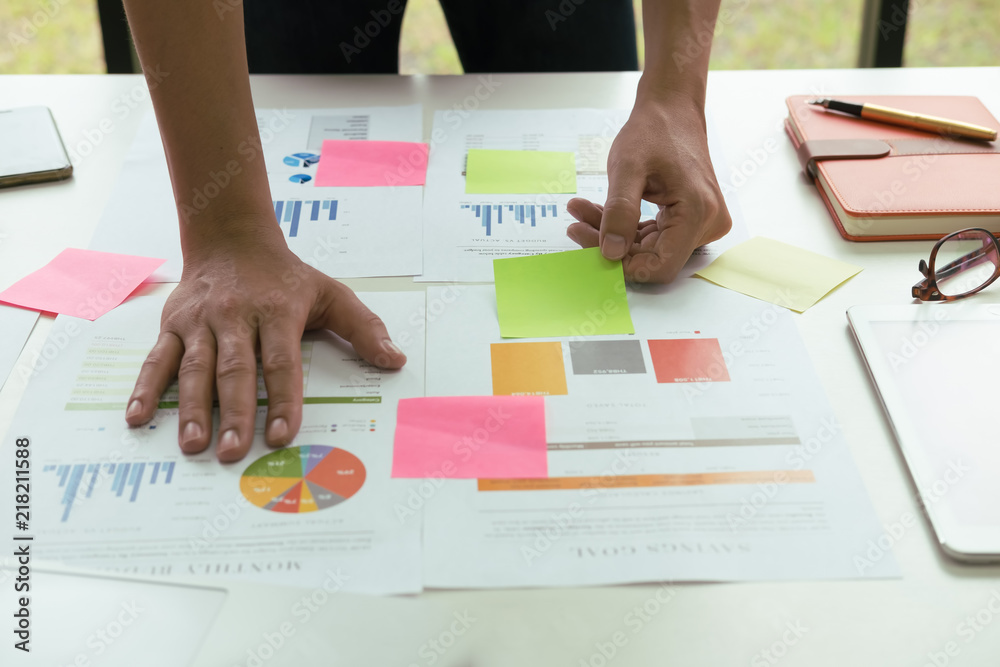 Asian business man hand holding note paper meeting working with new ...