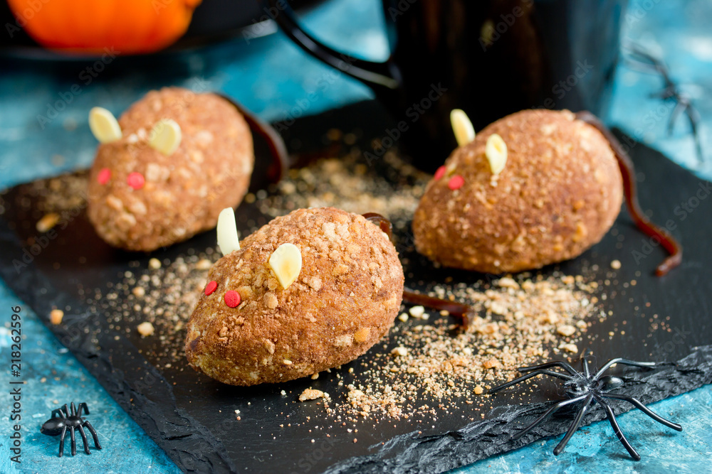 Mice cakes - funny and spooky Halloween dessert idea for kids, edible ...