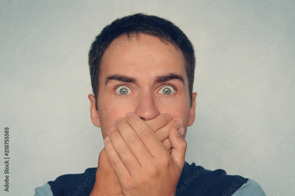 do not say anything, the guy closed his mouth with her hands ...