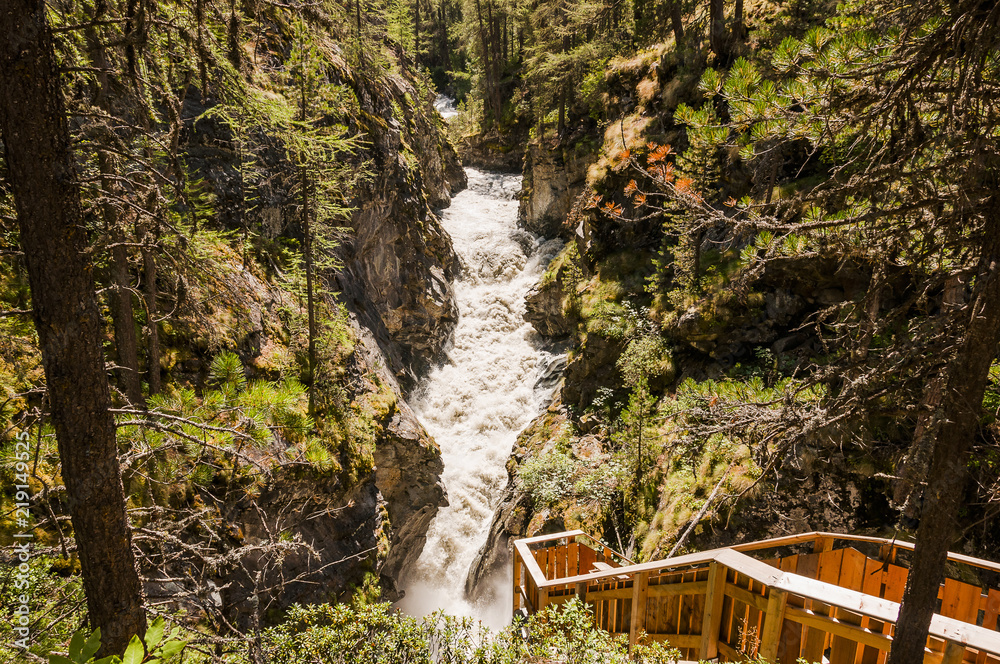 Zermatt, Gornerschlucht, Schlucht, Wasserfall, Wald, Waldweg, Wanderweg ...