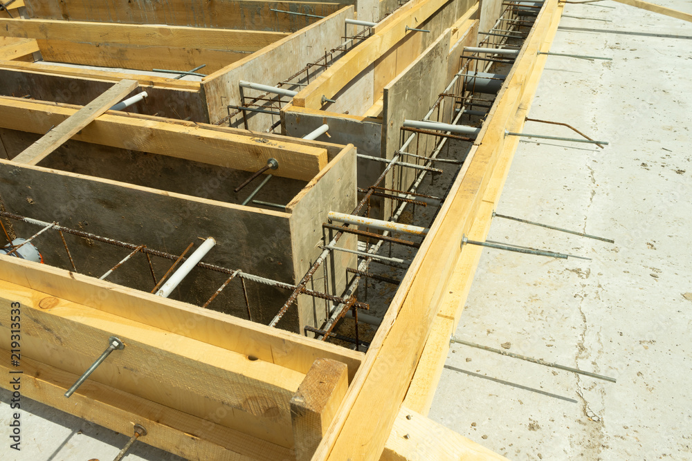 Production of the concrete base under the house with use of a removable ...