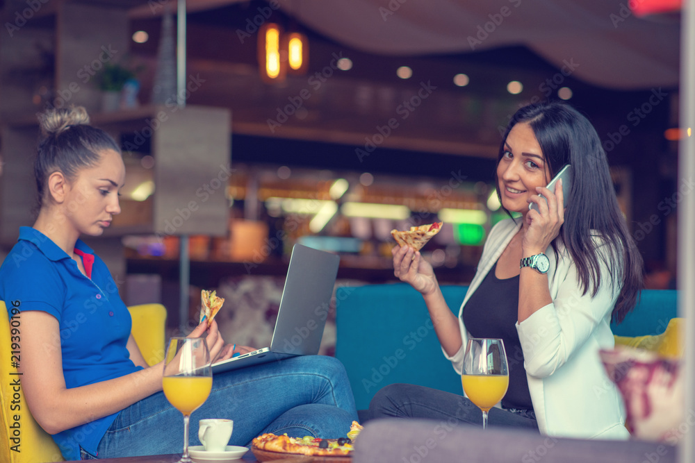 Students group eating pizza in breaking time early next study class ...