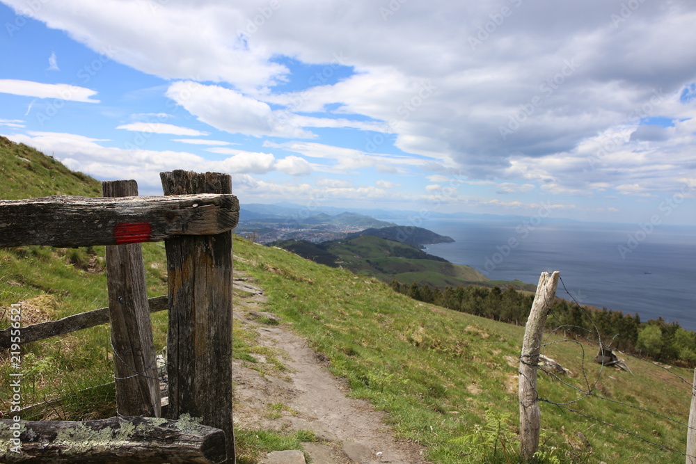 gelber Pfeil Stock Photo | Adobe Stock