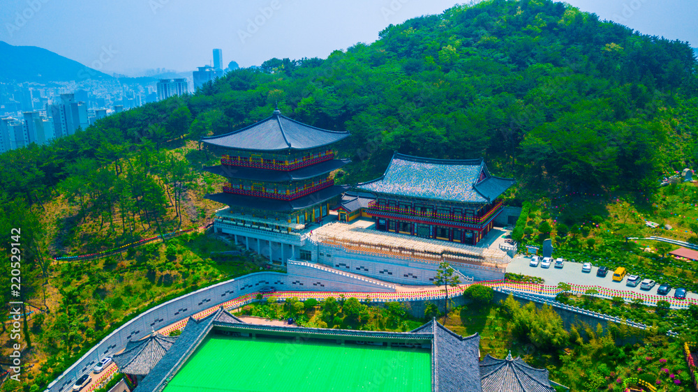 Foto de Aerial view of Samgwangsa temple in Busan city of South Korea. Thousands of paper ...