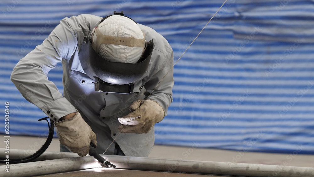Welder Industrial welding part in Oil and Gas or Petrochemical,Vessel ...