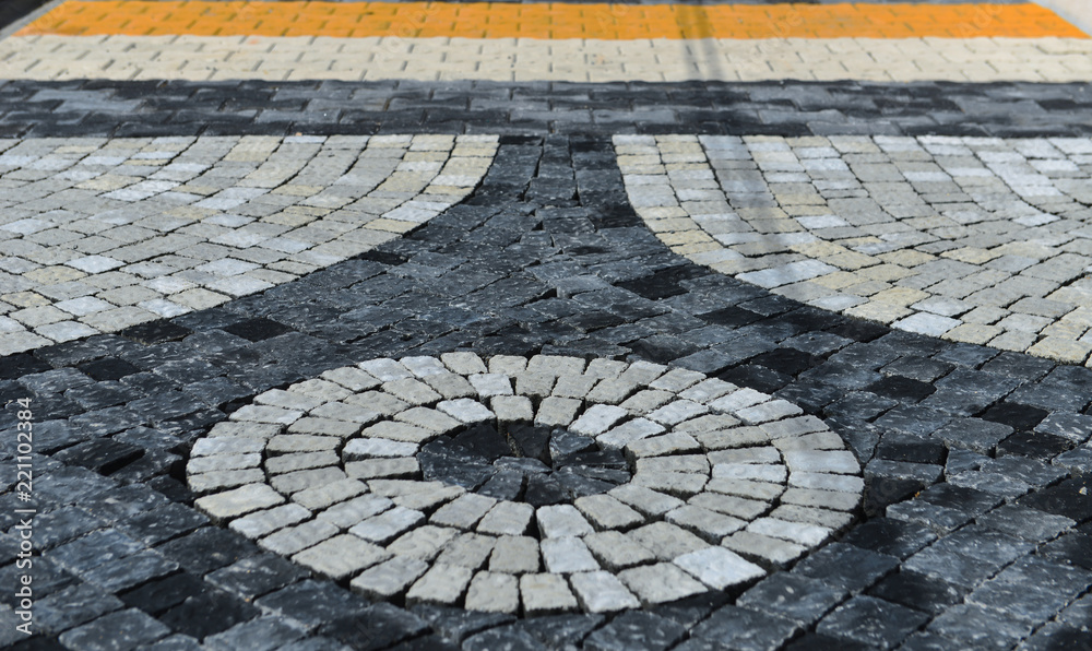 pavement landscape and design;Circle Design pattern in patio paving ...