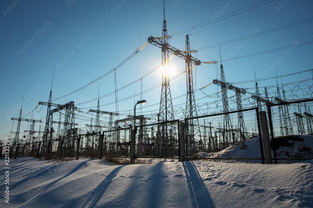 Foto de High voltage power lines in the winter. Thermal power plant ...