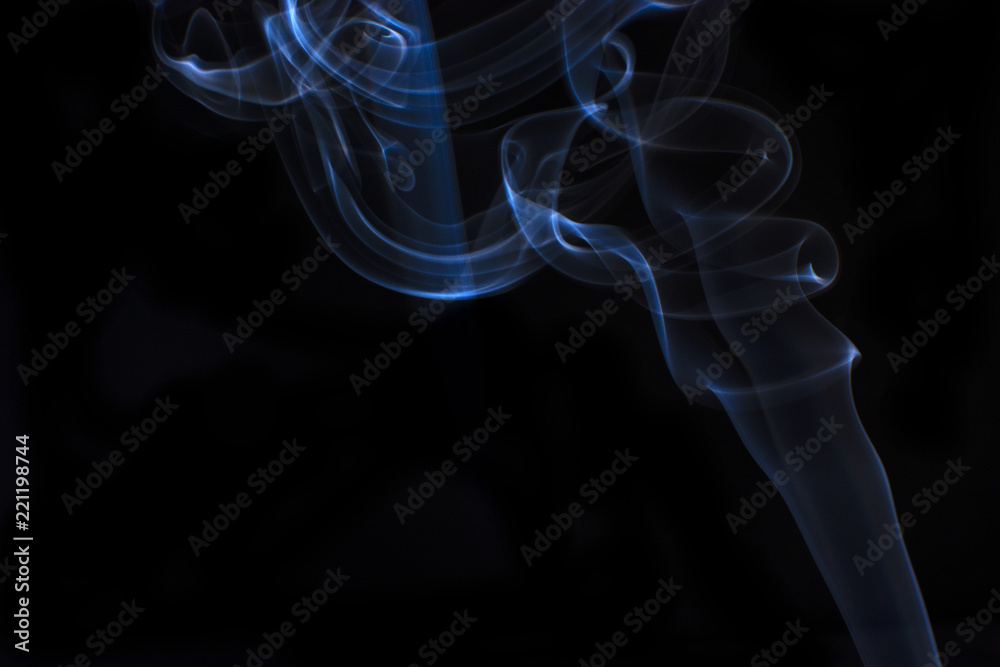 Humo de colores en fondo negro. Sensaciones. Dejar de fumar. Fondo ...