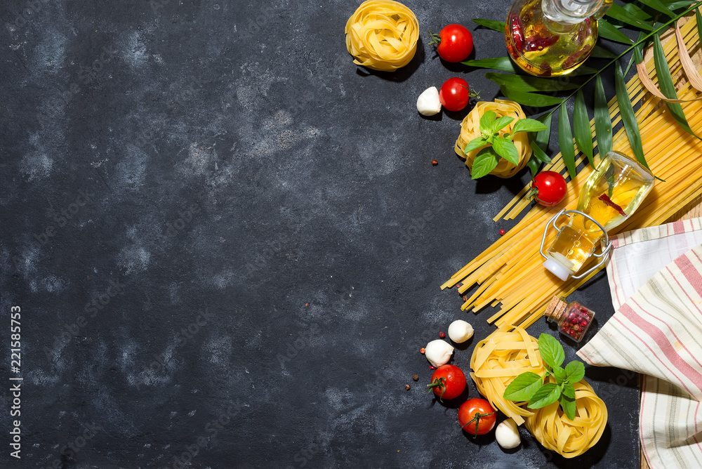 Fotka „Italian food and ingredients background with fresh vegetables ...