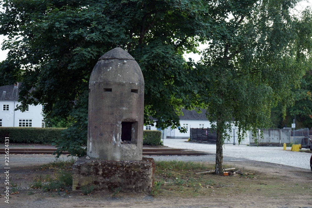 Bunker zur Fliegerabwehr aus dem Zeiten Weltkrieg Stock Photo | Adobe Stock