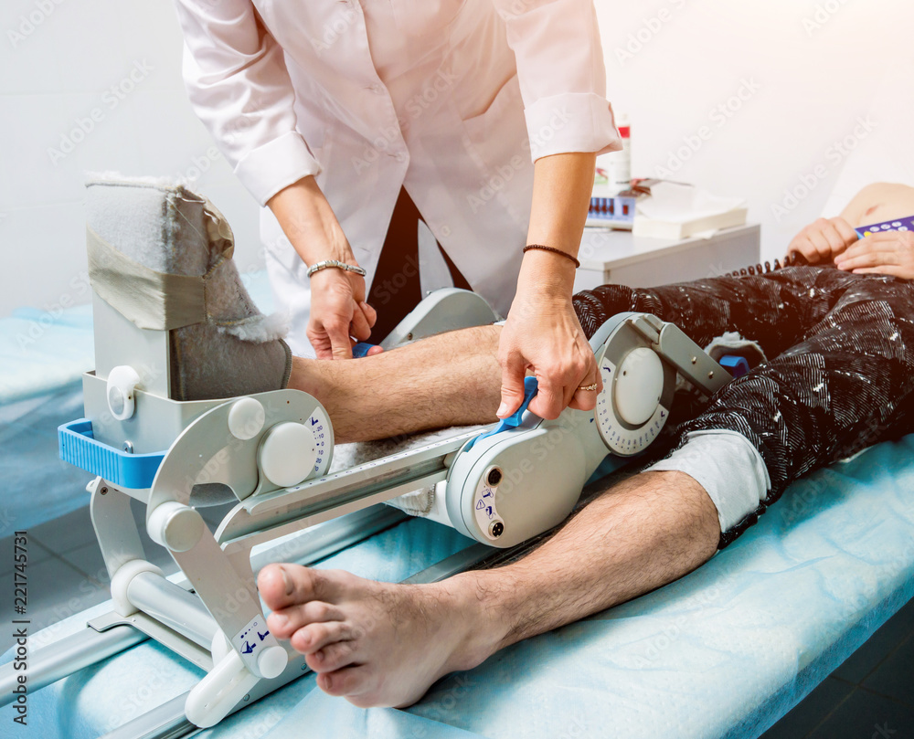 Foto de Patient on CPM (continuous passive range of motion) machines ...