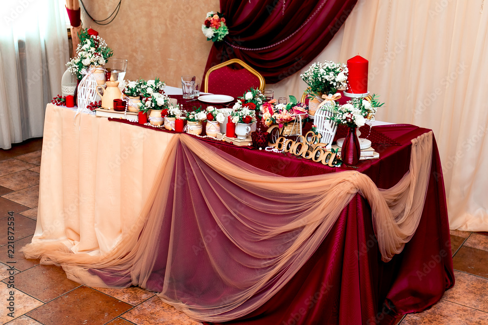 Red And White Wedding Table Setting