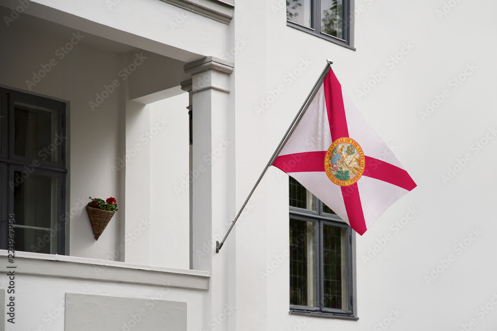 Foto de Florida flag. Florida state flag hanging on a pole in front of ...