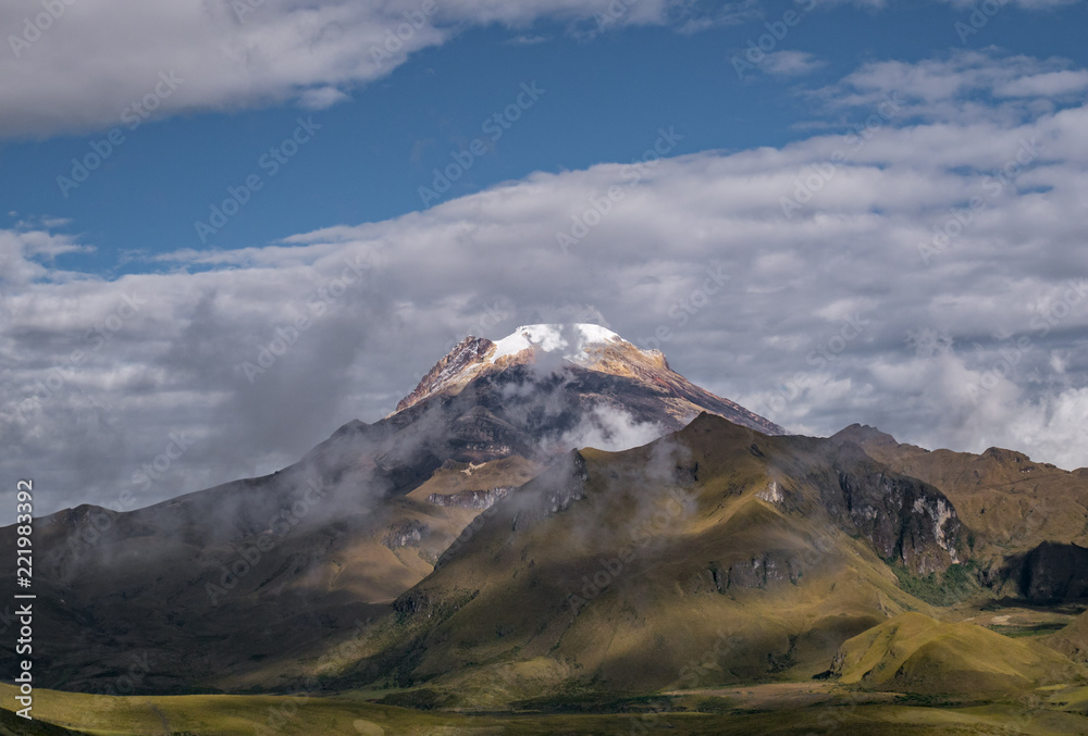 Nevado del Tolima volcano in Los Nevados National Park, Colombia foto ...