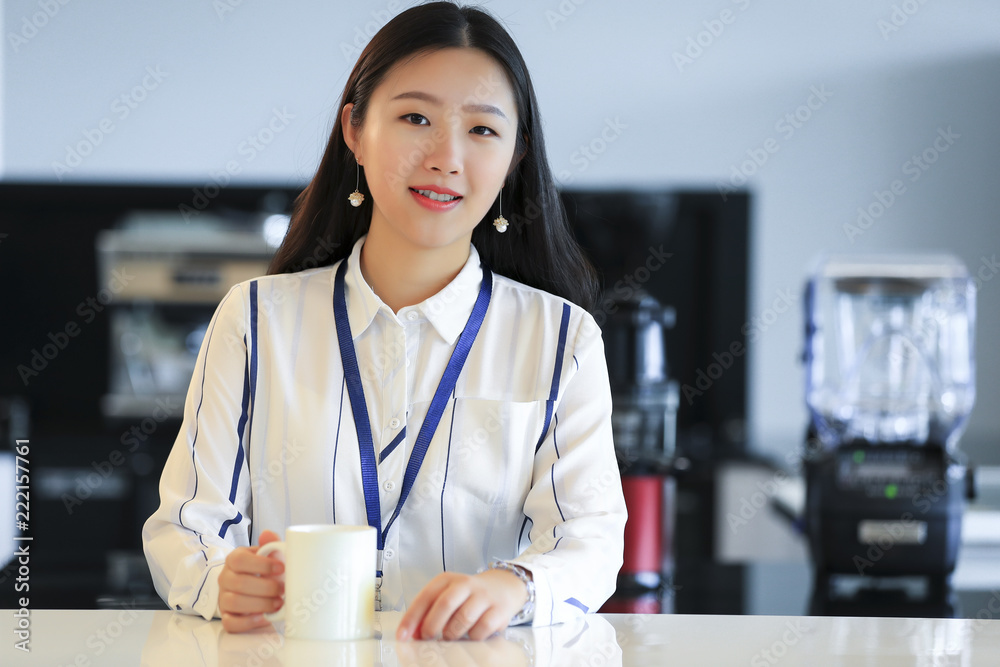 Asian female white-collar worker eating in the cafeteria Stock Photo ...