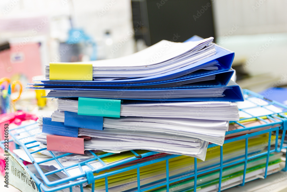 Foto de file folder and Stack of business report paper file on the ...