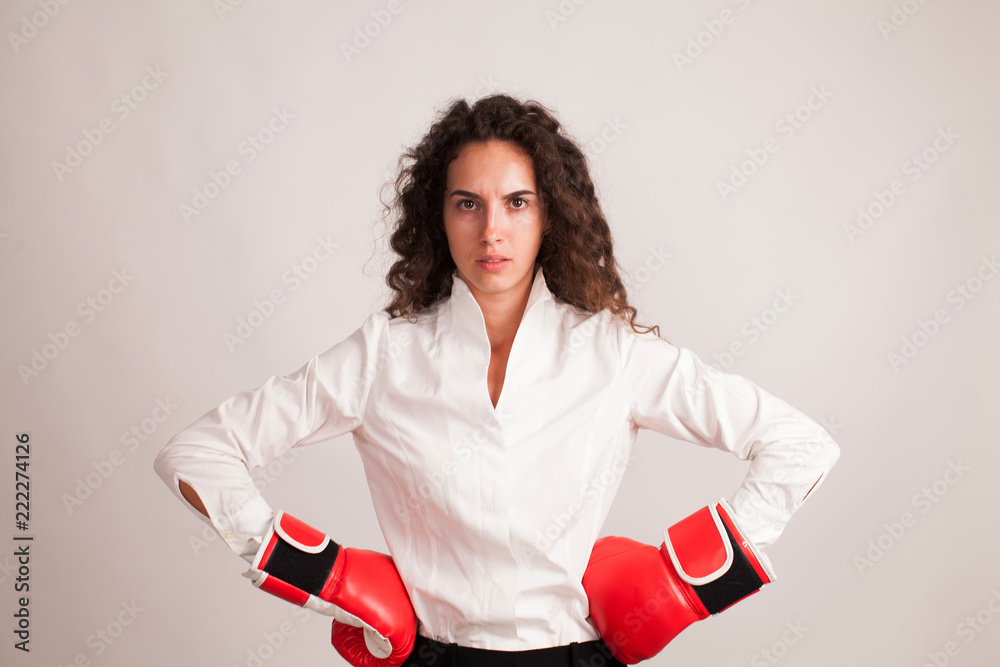 Angry woman boxing. Attractive businesswoman with boxing gloves ...