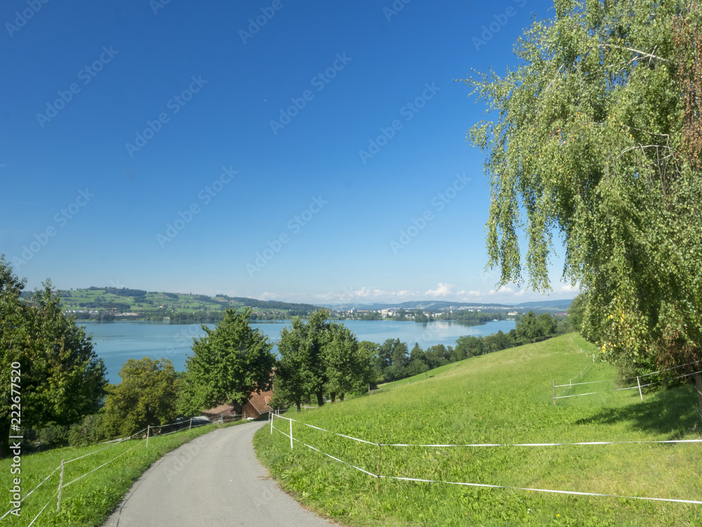 Randonnée autour du lac de Sempach (Sempachersee) dans le canton de ...