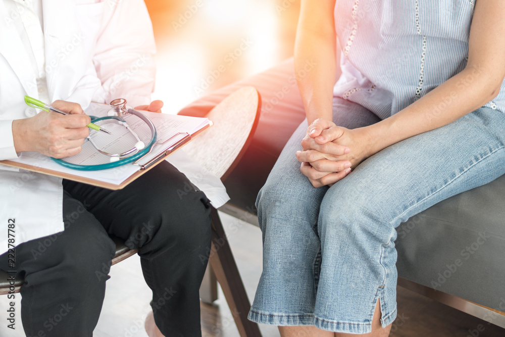 Foto de Doctor and patient healthcare concept. Gynecologist physician ...