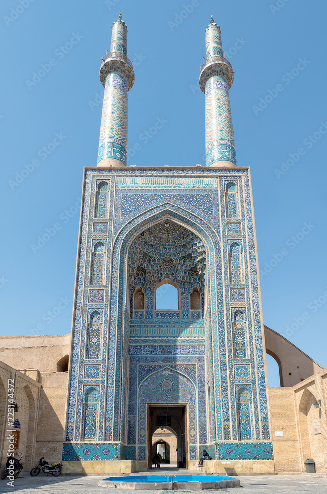 Foto de Jameh Mosque has the tallest portal of all mosques in Iran do ...