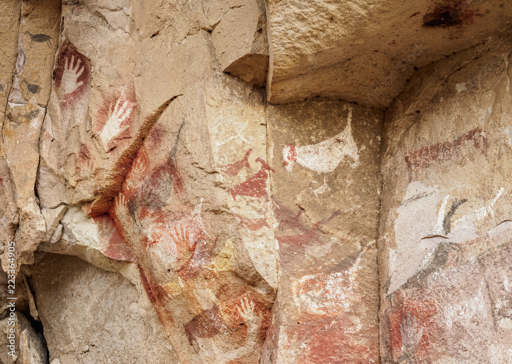 Cueva de las Manos, UNESCO World Heritage Site, Rio Pinturas Canyon ...