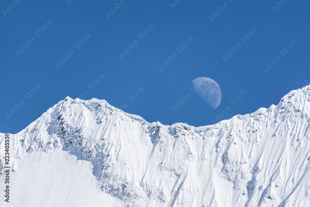 Foto de Moonrise over summit ridge of Mount Sefton, Mount Cook/Aoraki ...