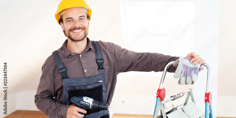 Sympathischer Handwerker mit Werkzeug Stock-Foto | Adobe Stock